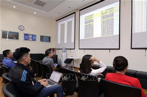 Cổ phiếu bất động sản khu công nghiệp đồng loạt tăng giá phiên sáng