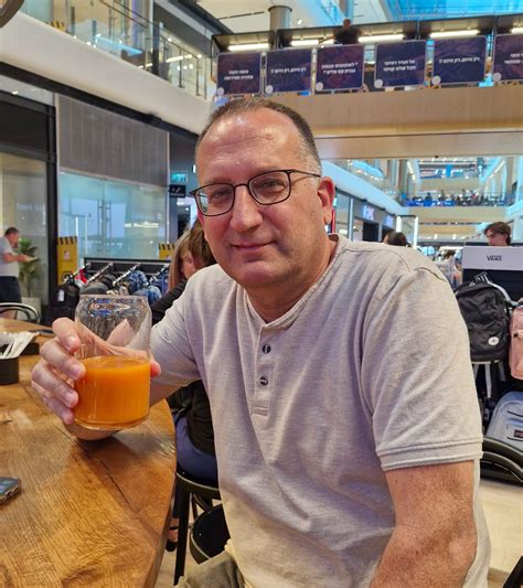 רן היי גילו גילו נא יום הולדת הנה בא מה זה בא טס עוד שנה ועוד שנה הזמן הוא גלגל ענק אבל