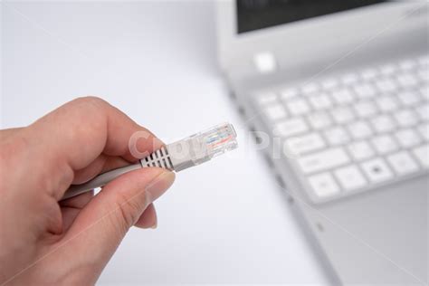 남자 손 노트북 컴퓨터 네트워크 사진이미지일러스트캘리그라피 재로미작가