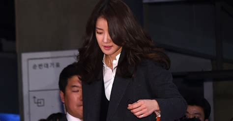 포토엔 이시영 롱코트에 가려졌던 늘씬 각선미
