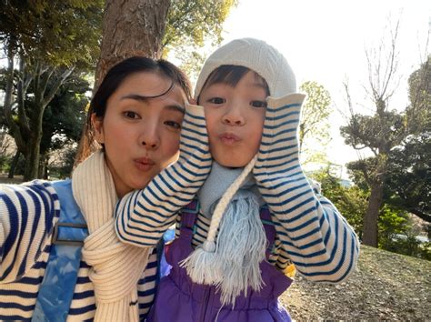 画像】佐藤健はパイロット姿で神妙な面持ち、満島ひかりは笑顔で子どもをあやす Netflix『first Love 初恋』メイキングカット13点