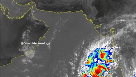 عاجل تطور الحالة المدارية في جنوب شرق بحر العرب إلى منخفض عميق