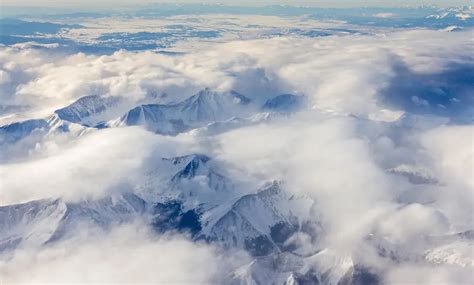 云层下的雪山海报背景PNG图片素材下载 图片编号yemrlwka 免抠素材网