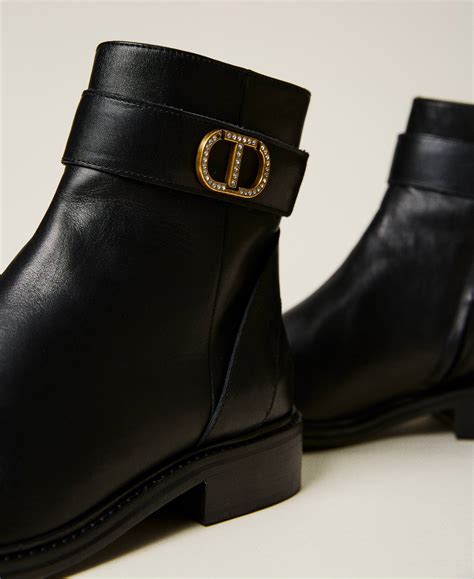 Leather Ankle Boots With Oval T Logo