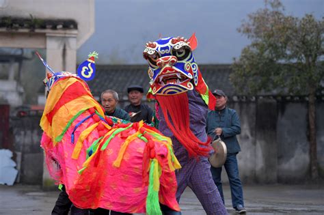 湖南吉首：深山苗寨舞狮欢