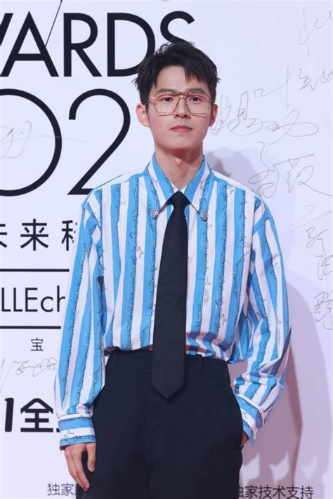 迪丽热巴杨紫刘诗诗美貌鲨人 龚俊李现魏大勋斗帅 搜狐大视野 搜狐新闻