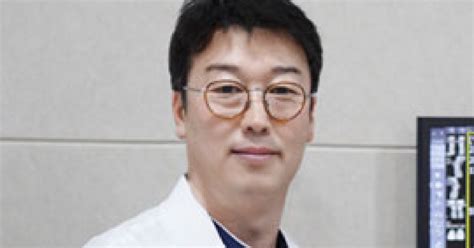 의학칼럼 축구 사랑 위협하는 십자인대 파열 예방법 알아둬야