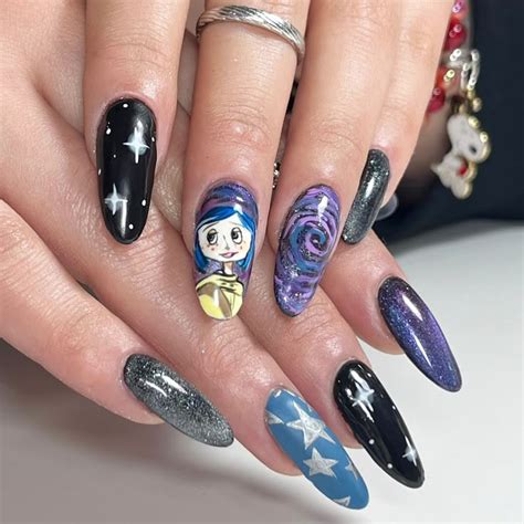 Paula Nail Art 🦋 🎨 ️ On Instagram 🪡🐈‍⬛⭐️coraline⭐️🐈‍⬛🪡 Celebrando