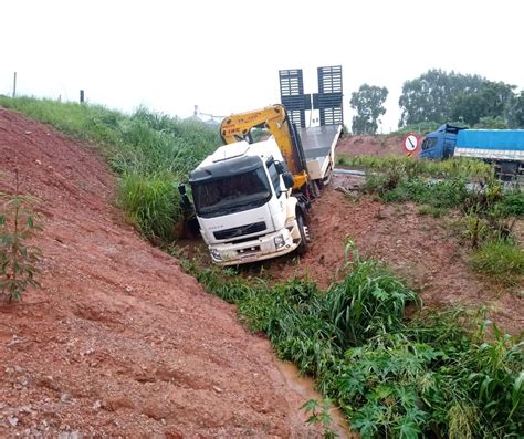 Buracos Tomam Conta Da Br Causam Acidentes E Deixam Motoristas No Preju Zo T Na M Dia