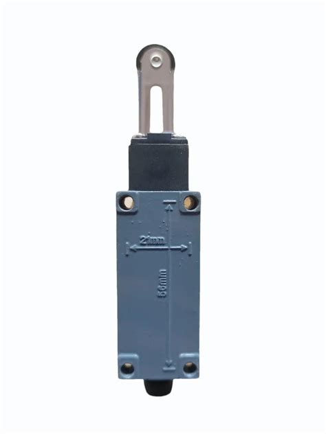 Limit Switch 8108 240 Vac At ₹ 175 Piece In Surat Id 2856551959948