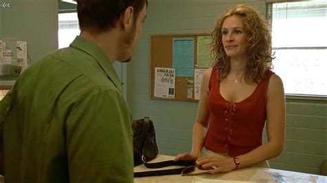Голая Джулия Робертс в Erin Brockovich