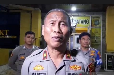 Polsek Cipayung Diserang Pria Berparang Dor Dor
