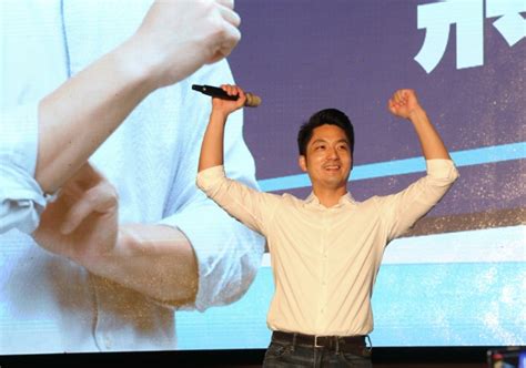 2022九合一選舉蔣萬安台北市長！老父蔣孝嚴上台一舉動嗨爆現場 城市學