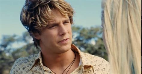 24 Absurd Things In Aquamarine The Best Terrible Mermaid Film Of All