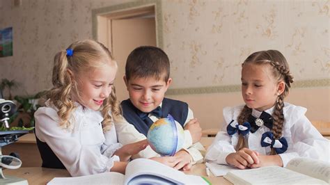 День вчителя 2023 привітання для викладачів та педагогів у віршах Lifestyle 24