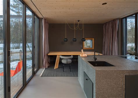 Holzhaus Am Auerbach House Has Projecting Terraces