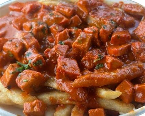 Tandoori Grill Chicken Poutine Chickasta