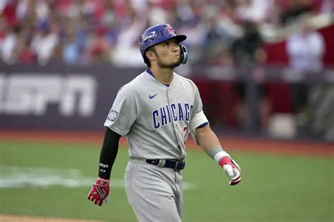 ＜カブス・カージナルス＞5回、中飛に倒れ、引き揚げる鈴木（ap） スポニチ Sponichi Annex 野球
