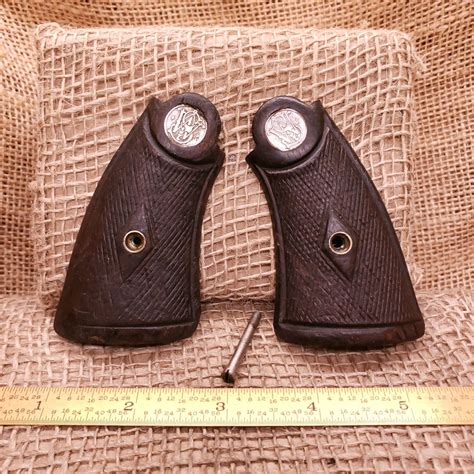 Smith And Wesson 1917 Diamond Checkered Service Stocks Silver Medallion