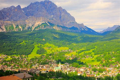 목가적인 코르 티 나 담 페 죠 마 풍경 파노라마와 마 제 스틱 Dolomites 산맥 이탈리아 티 롤 알프스 0명에 대한 스톡