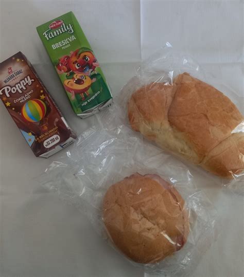 Sendviči Za Decu Na Izletu Oskudni Za Miting Sns A Bogato