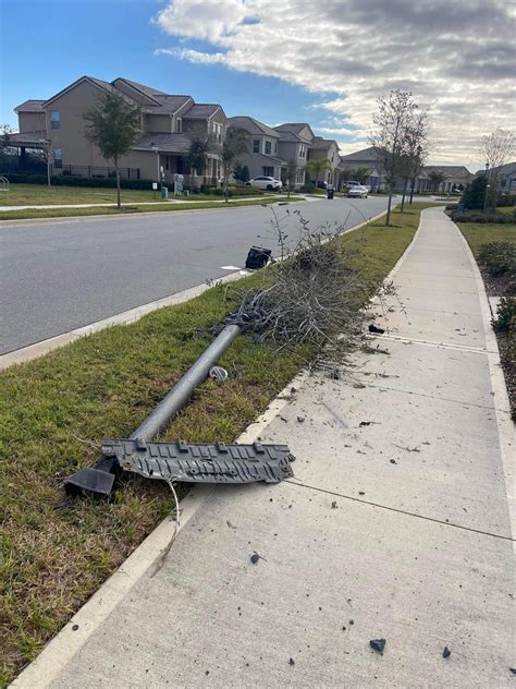 A Neighbor Reported Car Hit Tree And Street Light Rnissandrivers