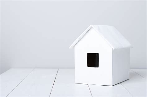 겨울에 집 난방 시스템 개념과 집의 모델과 차가운 눈 덮인 날씨 0명에 대한 스톡 사진 및 기타 이미지 0명 가정 생활