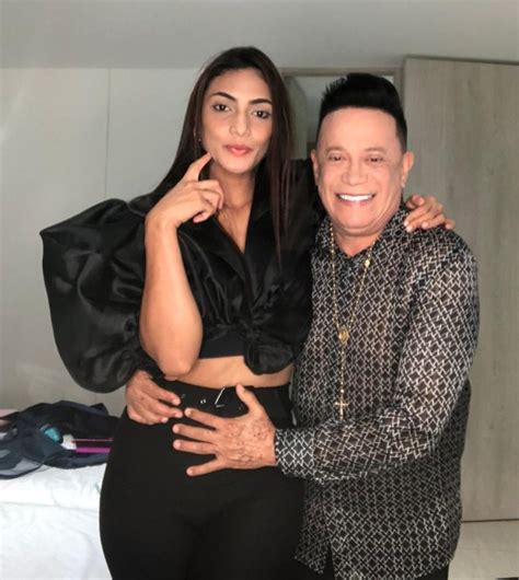 Así Conoció Roberto Calderón A Su Joven Esposa Semanario La Calle