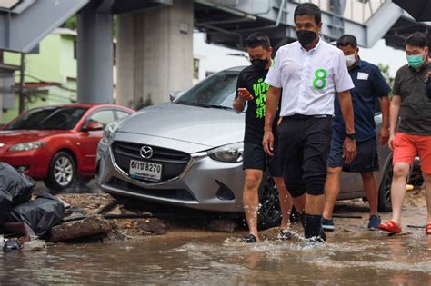 รูปภาพประกอบข่าว ประมวลภาพ ชัชชาติลุยน้ำ เสนอแนวทางแก้ปัญหาชาวกรุงน้ำ