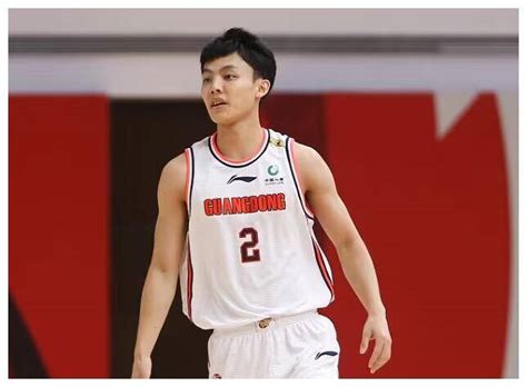 徐杰：篮球巨星成长中广东比赛国青队