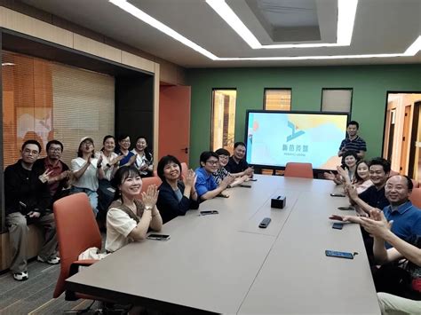 快！快！看这里，区知联会带你去剧组探班哦！澎湃号·政务澎湃新闻 The Paper