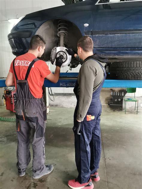 Разградски ученици започнаха своите практики в реална работна среда Eufunds