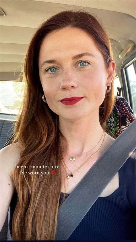 Bonnie Wright Scrolller