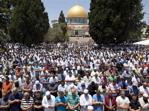 250 ألف فلسطيني يؤدون صلاة الجمعة بالمسجد الأقصى رغم القيود الإذاعة