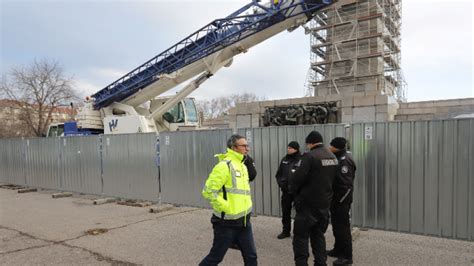 Социалистите свикват протест срещу разрушаването на Паметника на