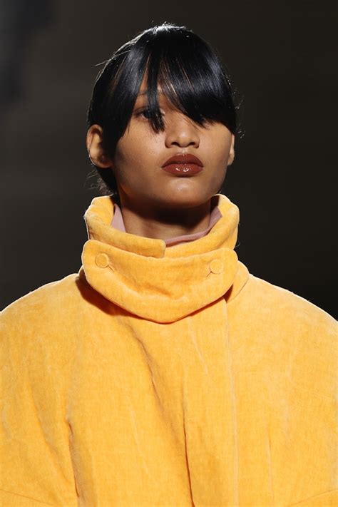 macro bangs trend paris fashion week 2024