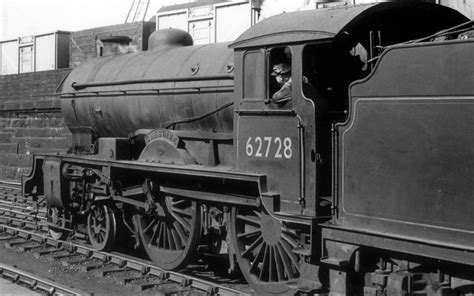 Pin By Ian Brown On Hunt Class Steam Locomotive Locomotive Train