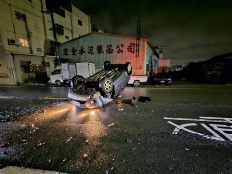 （有影片）／事發路段標「慢」 花壇鄉轎車自撞翻覆 駕駛嘴部受傷 觀傳媒
