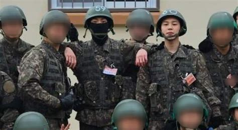 A Fost Dezvăluită O Fotografie Cu Jimin și Jungkook Din Bts îmbrăcați în Uniformă Militară K