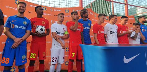 Fcsb și A Prezentat Noul Echipament De Joc