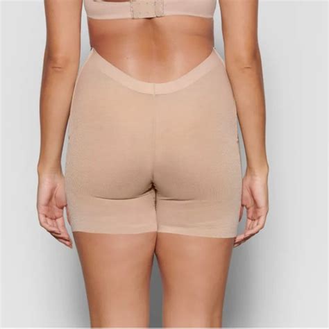 Skims Intimates And Sleepwear Nwt Skims Sheer Sculpt Low Back Short
