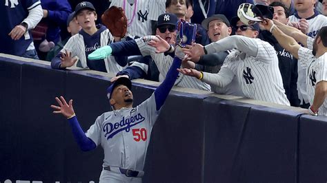 When Yankees Fans Take The Game Into Their Own Hands Literally The