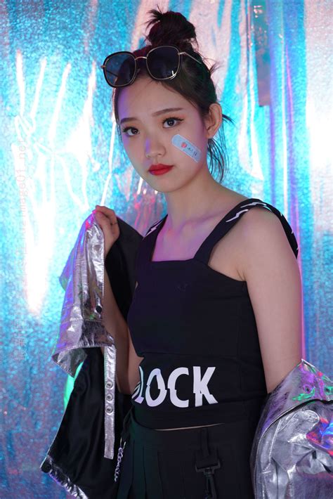 国模罗罗大尺度人体私拍套图 467749