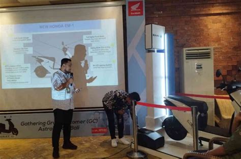 Astra Motor Bali Kenalkan Motor Listrik Dihadapan Grup Customer Bali Prawara