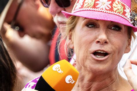 ZDF Fernsehgarten im Schlagerhimmel Kiwi kündigt OnlyFans Auftritt an