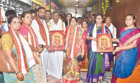 Vijayawada High Court Chief Justice Akula Venkata Sesha Sai Visits Durga Temple
