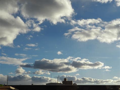 浮かぶ雲 By Sazanka83 （id：11559941） 写真共有サイトphotohito