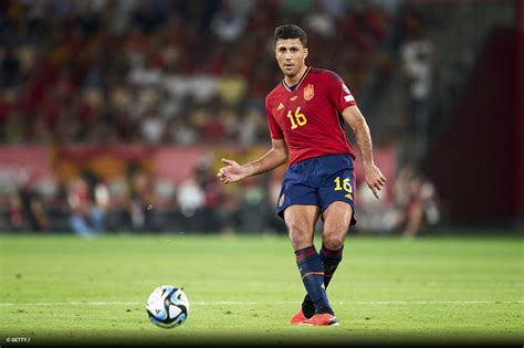 Rodri Entra De Vez Em Disputa Vini E Bellingham Pela Bola De