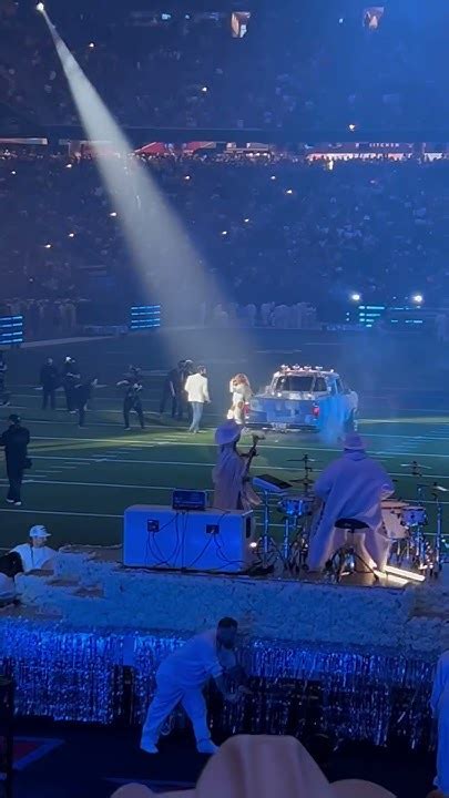 Post Malone And Beyoncé At The Texans Christmas Halftime Show Youtube