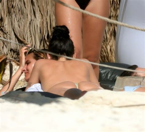 Dua Lipas Acid Bikini And A Sexy Body That Supermodels Will Envy 23 Pics The Fappening